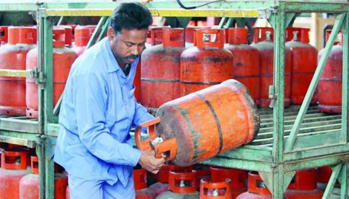 Gas crisis eases as GASCO floods Jeddah market with cylinders - Eye of ...