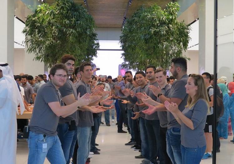 Apple opens first retail stores in the Middle East - Eye of Riyadh