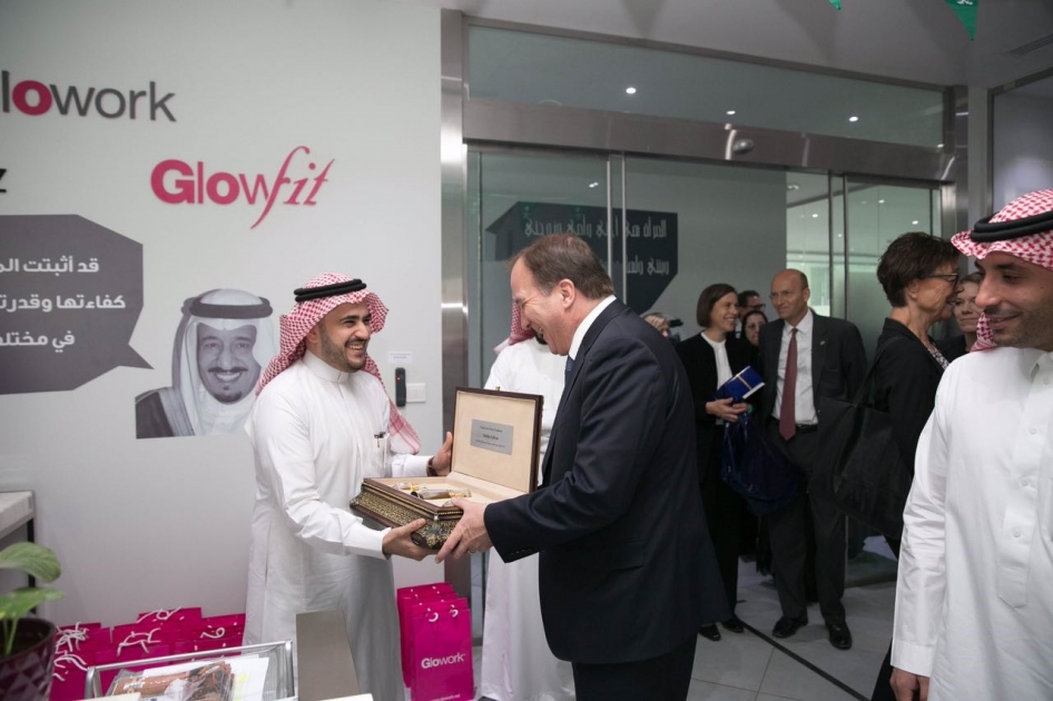 رئيس الوزراء السويدي يتعرف على مبادرات "جلوورك Glowork" لتمكين المرأة ...