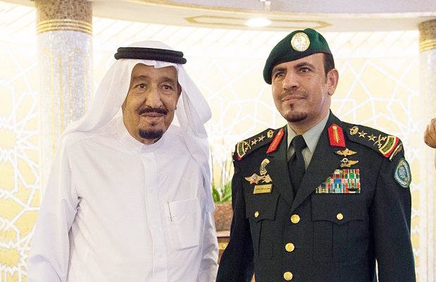 Saudi monarch decorates Royal Guard chief with new rank - Eye of Riyadh