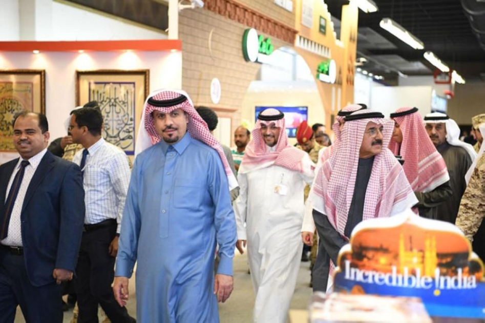 National Guard minister tours Janadriya village - Eye of Riyadh