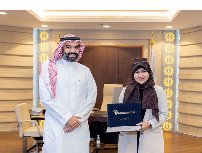 Saudi communications minister receives youngest Saudi female journalist ...