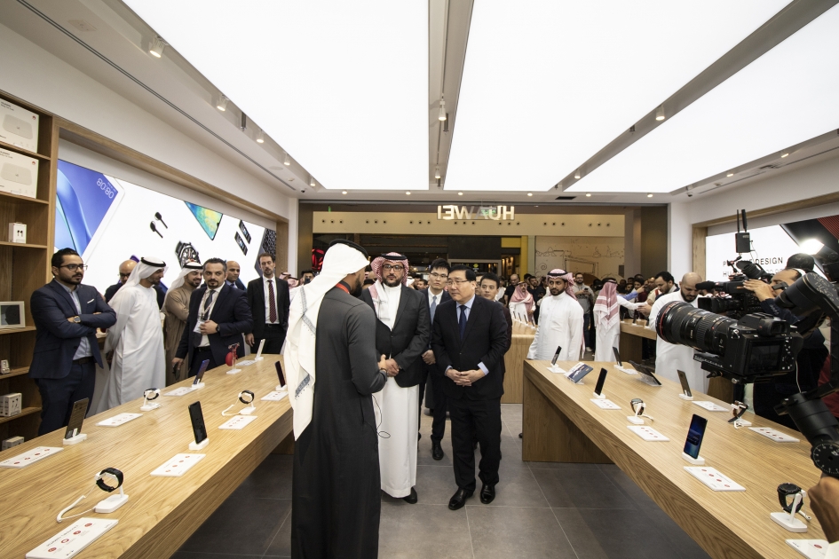 Huawei opens its First Flagship Store in Saudi Arabia - Eye of Riyadh