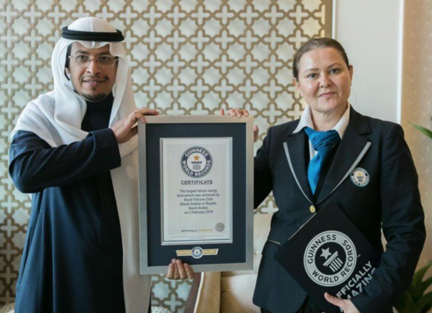 Saudi Falconry Festival breaks new Guinness world record - Eye of Riyadh