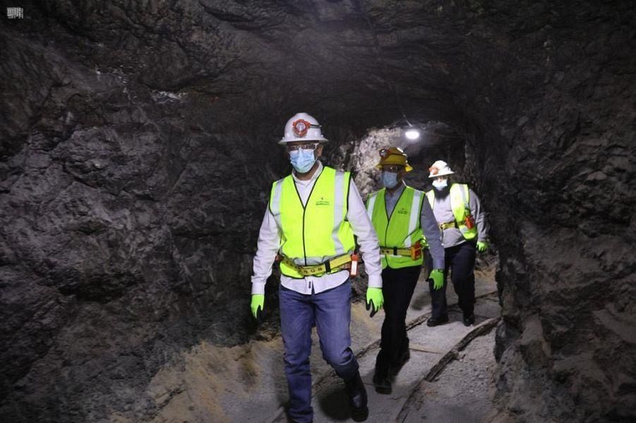 Industry Minister Inspects Oldest, Largest Gold Mine and Factory in ...