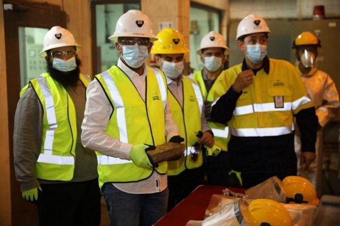 Industry Minister Inspects Oldest, Largest Gold Mine and Factory in ...