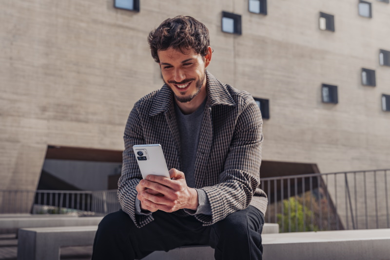 Motorola Bridges Stunning Design and Flagship Features with Motorola ...