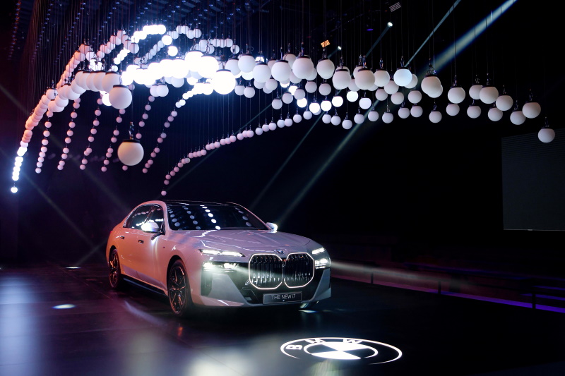 Abu Dhabi Motors launches new BMW 7 Series and fully-electric i7 - Eye ...