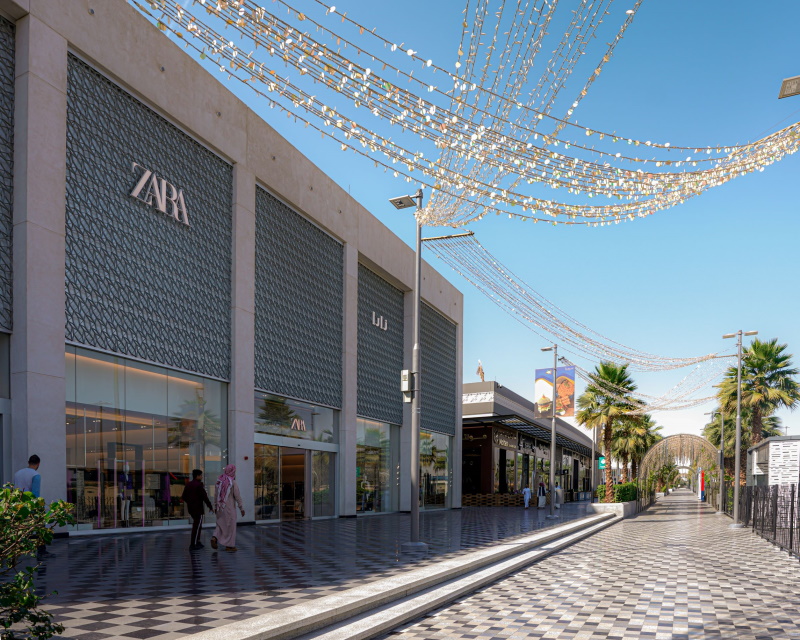 مجموعة فواز الحُكير والمراكز العربية وشركة الحُكير لأزياء التجزئة تكشف ...