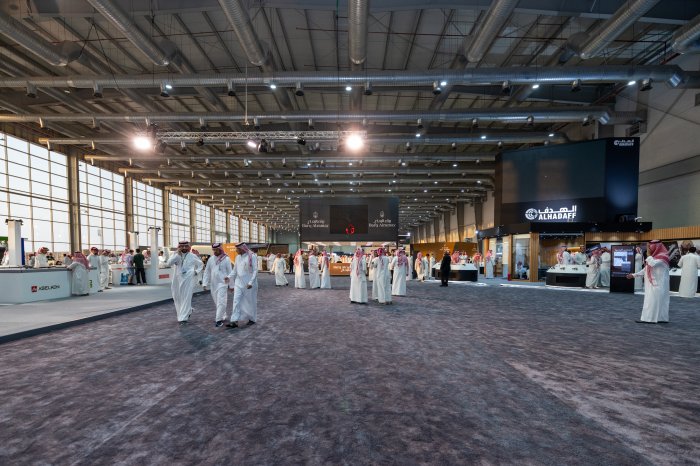 Massive Crowds Gather as Saudi International Falcons and Hunting ...