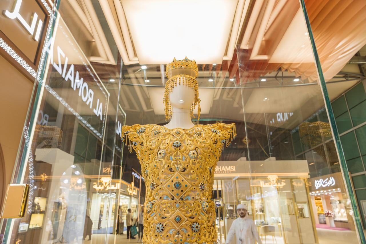 "Dubai Dress" by "Al Romaizan" Enters Guinness World Records for ...
